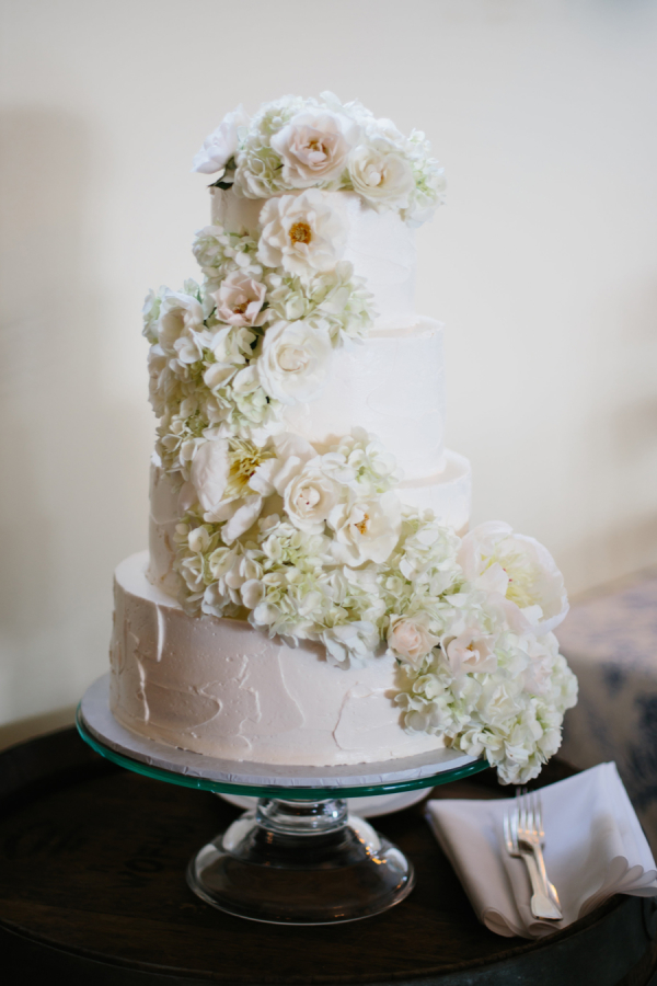 8 Simple Cascading Wedding Cakes Winter