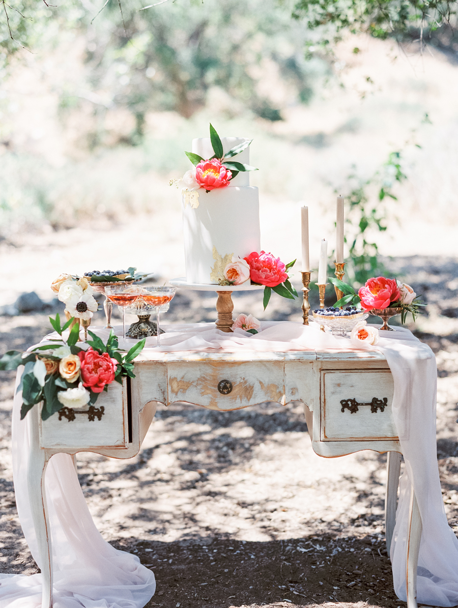 Table Flowers Wedding Cake